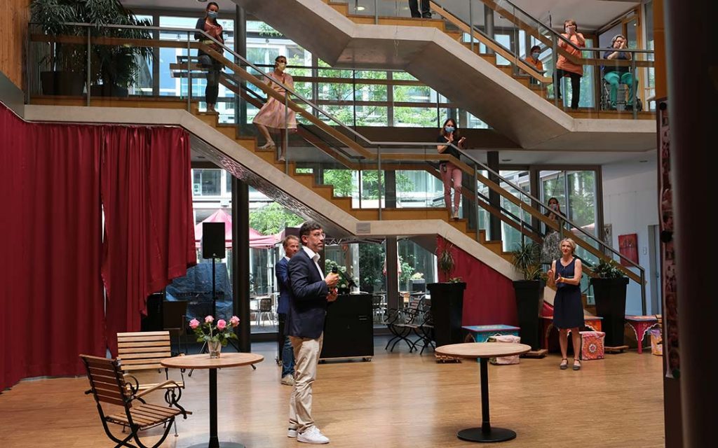 VfB-Präsident zu Besuch im Anna-Haag-Haus - Anna Haag Mehrgenerationenhaus